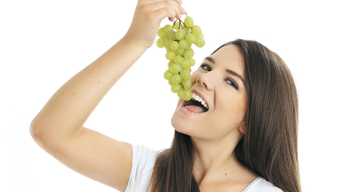 ¿Solo en Año Nuevo? Conoce los 10 beneficios de comer uvas