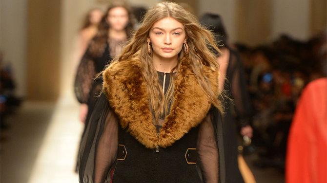 Chal de Fendi llama la atención por peculiar diseño, precio y usar piel ...