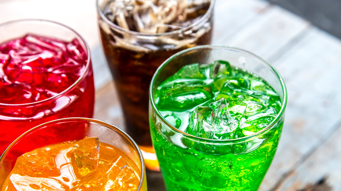 ¿Gaseosa para calmar la sed? Especialista explica por qué no debemos ...