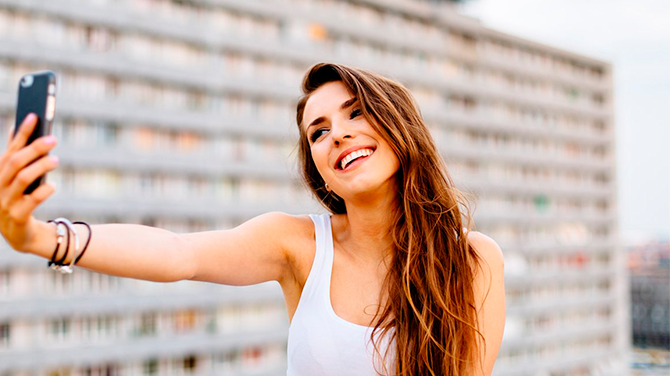 7 Trucos para siempre salir bien en tus ‘selfies’ de Instagram