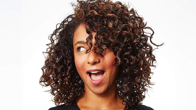 Sigue estos tips para mantener tus rizos definidos y en su lugar