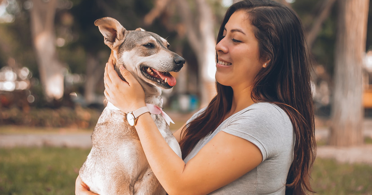 ¿Sabías que las mujeres que tienen un perrito se ven más jóvenes?