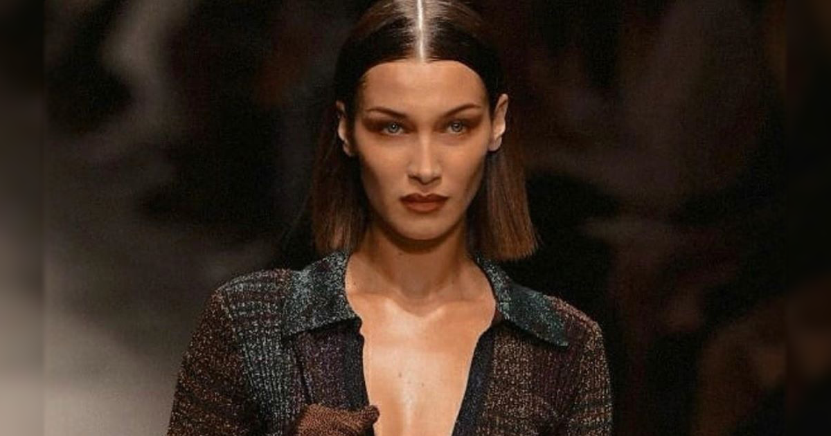 Bella Hadid impactante con look hecho de caucho amazónico