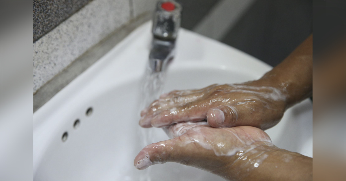 ¿Cómo proteger tus manos de los hongos después de lavarte constantemente?