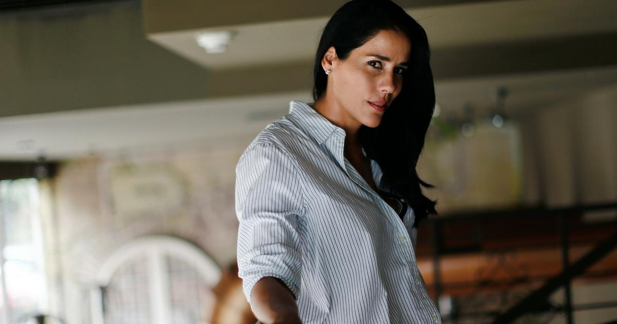 Gianella Neyra tiene el vestido con el escote que nos estiliza por completo