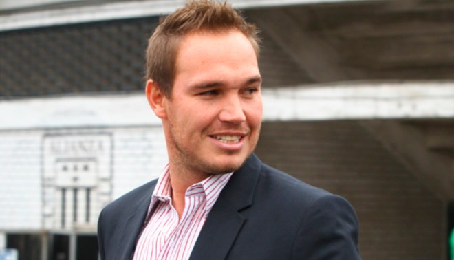 George Forsyth recibe sorpresa de una comerciante de Gamarra por su ...