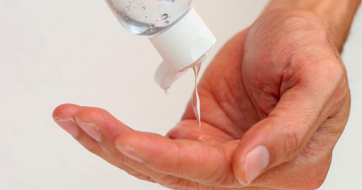 El uso excesivo de alcohol puro o gel puede provocar dermatitis