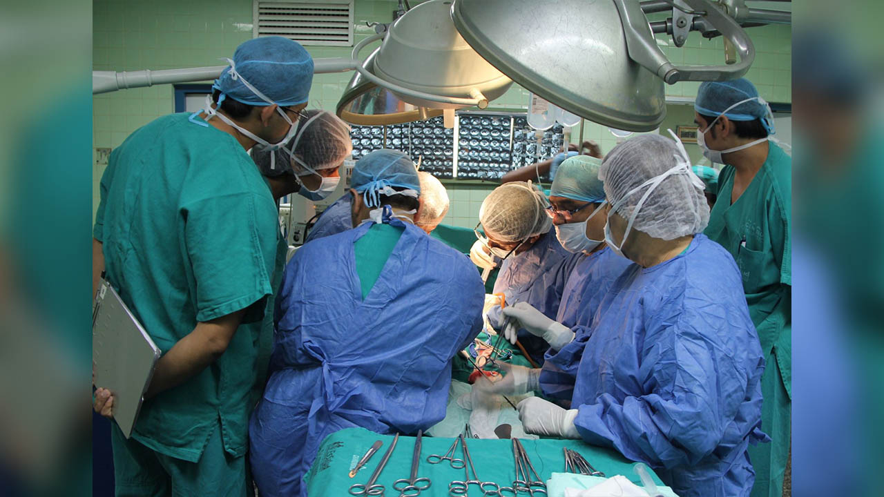 ¿Las personas bilingües se recuperan más rápido de cirugías cerebrales?