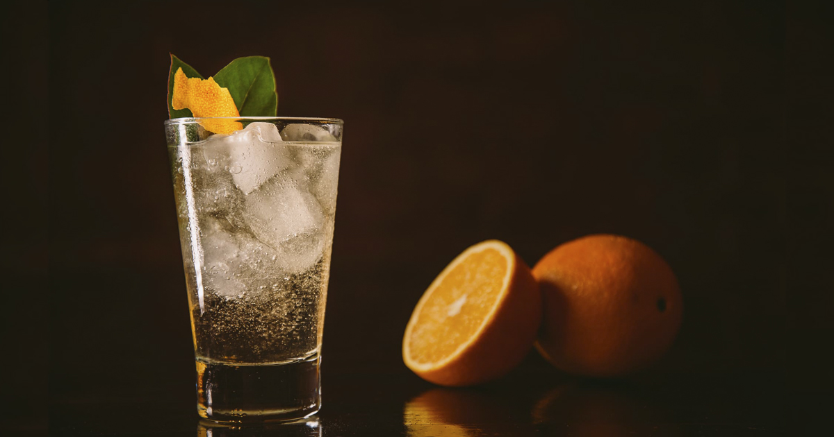 Chilcano de pisco con hierbabuena y mandarina para tu reu online