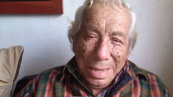 Guillermo Campos: actor cómico vende sus discos en la calle