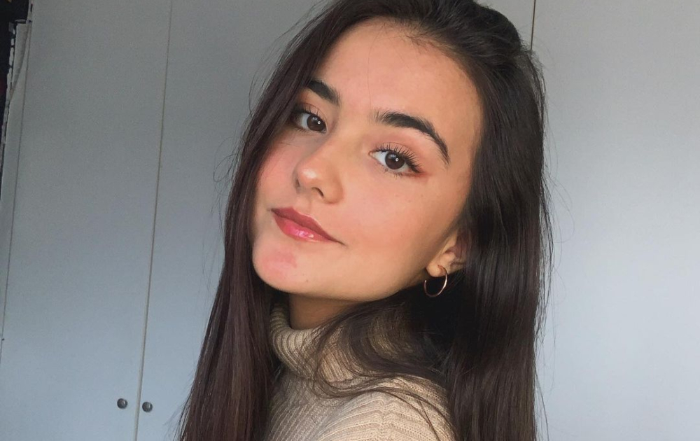 Merly Morello rompe esquemas con traje azul satinado firmado por Yirko ...