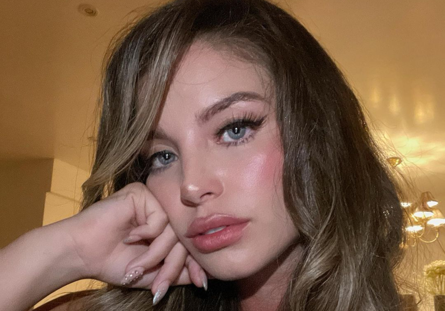 Flavia Laos exhibe la influencia de las lentejuelas en un luminoso ...