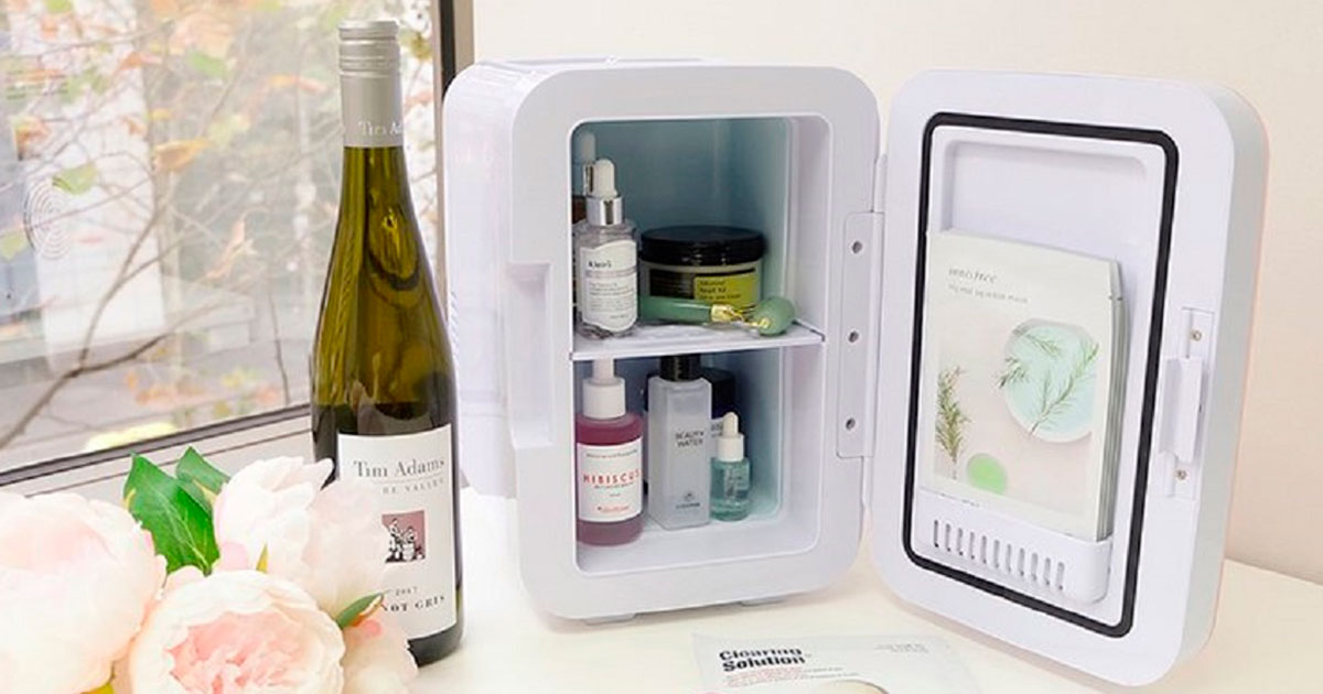 ¿Se deben guardar los cosméticos en el refrigerador para mejorar su ...