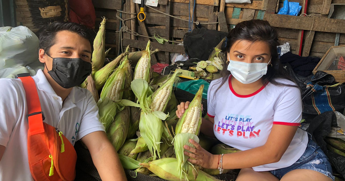 Jóvenes deciden emprender en la venta de choclos para poder subsistir a ...