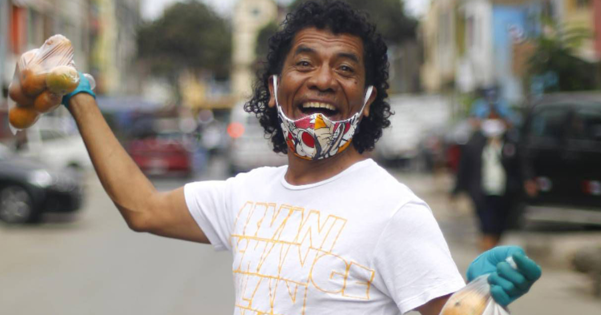Cachay venció a la COVID-19 y regresó a las calles a vender chocolates