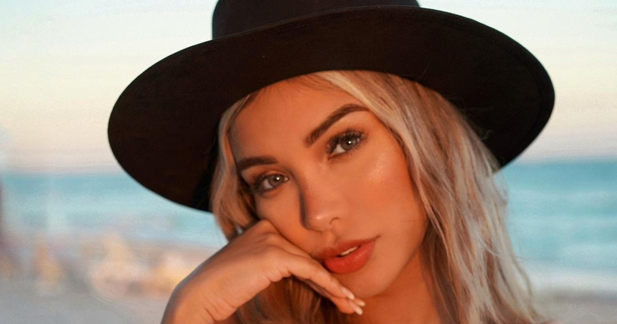 Paula Manzanal Apela A Su Barbie Interior Con Un Radiante Swimsuit En