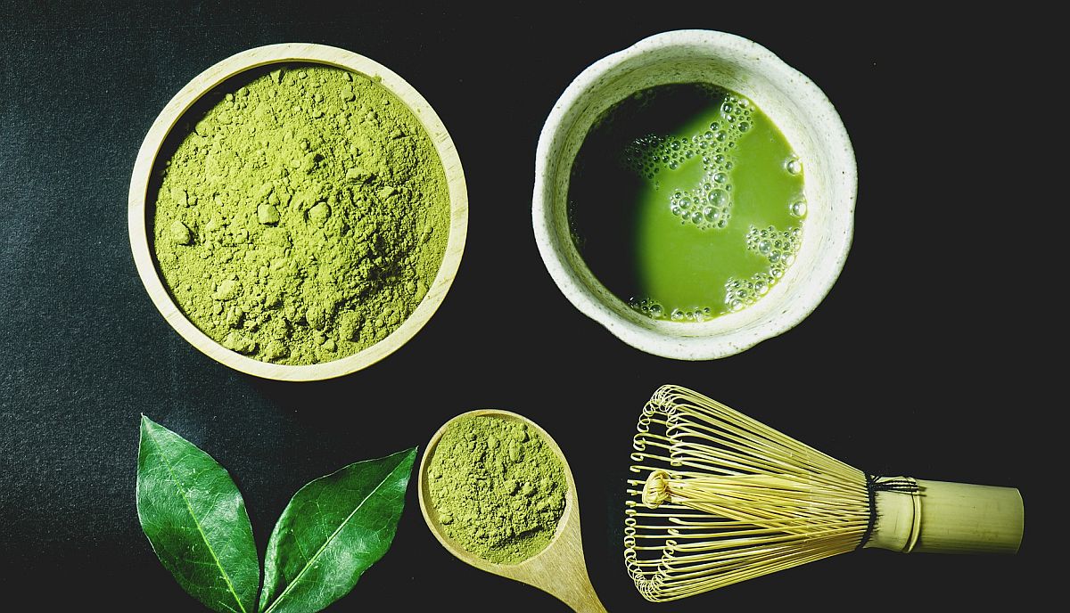 Prepara una mascarilla de matcha, miel y aloe vera para un cutis suave ...
