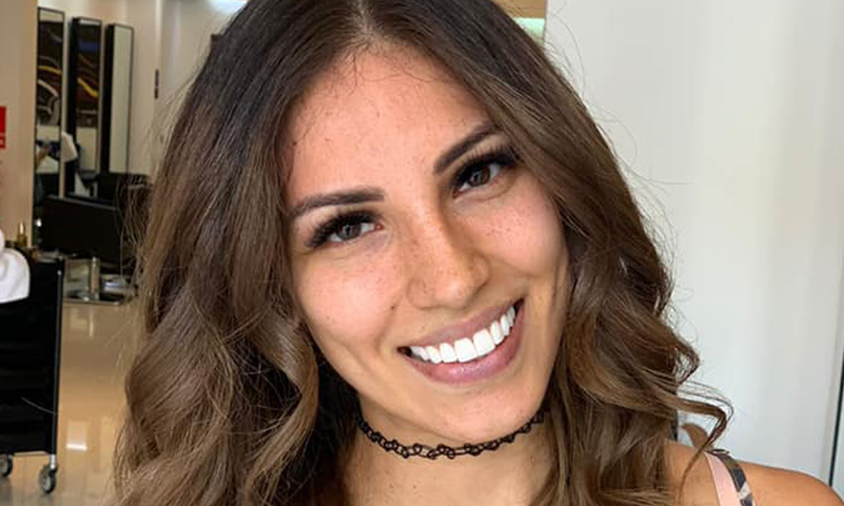 Allison Pastor luce encantador vestido con flores ideal para este otoño ...