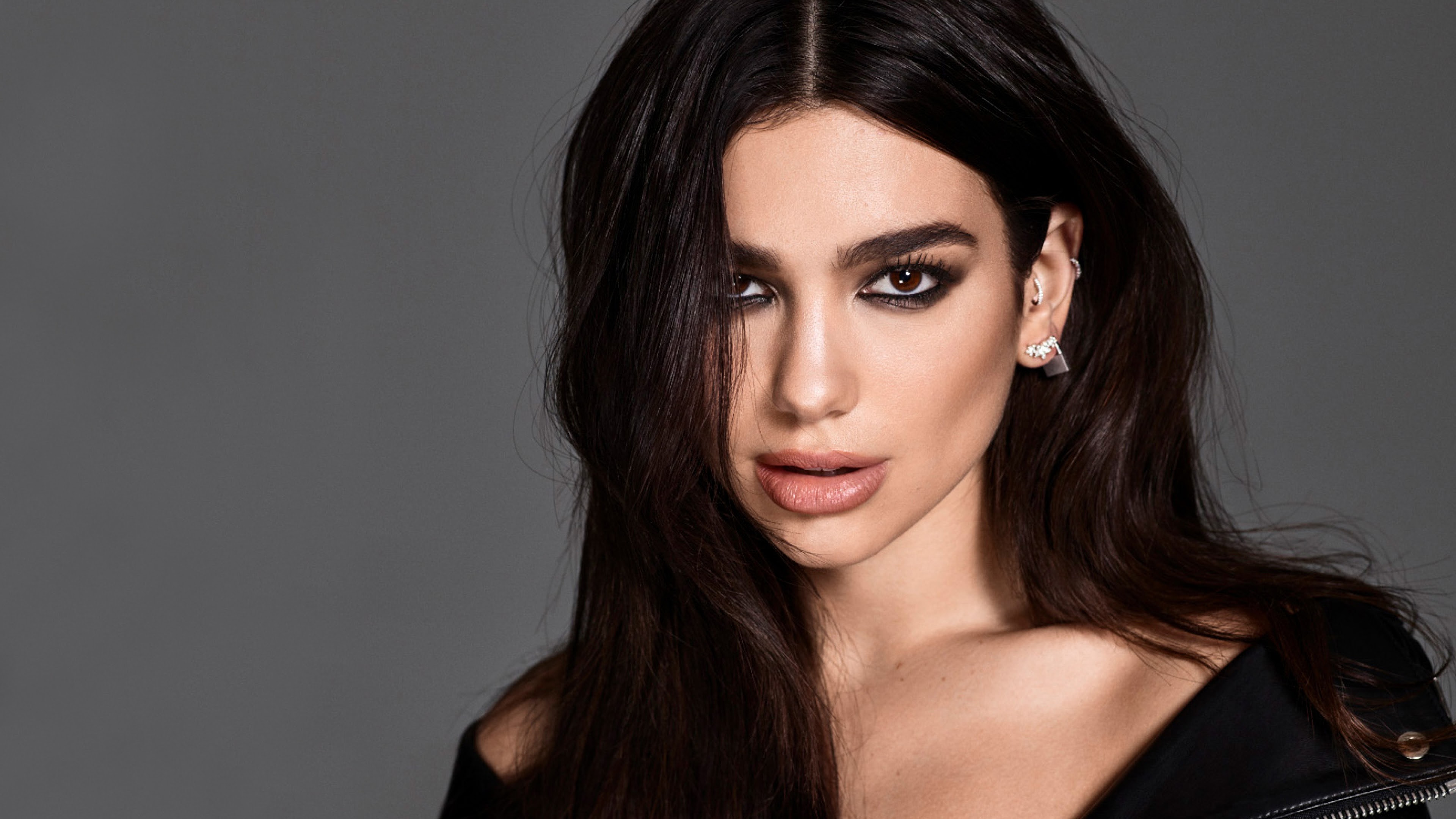Dua Lipa debuta como modelo en la Semana de la Moda para el desfile de ...