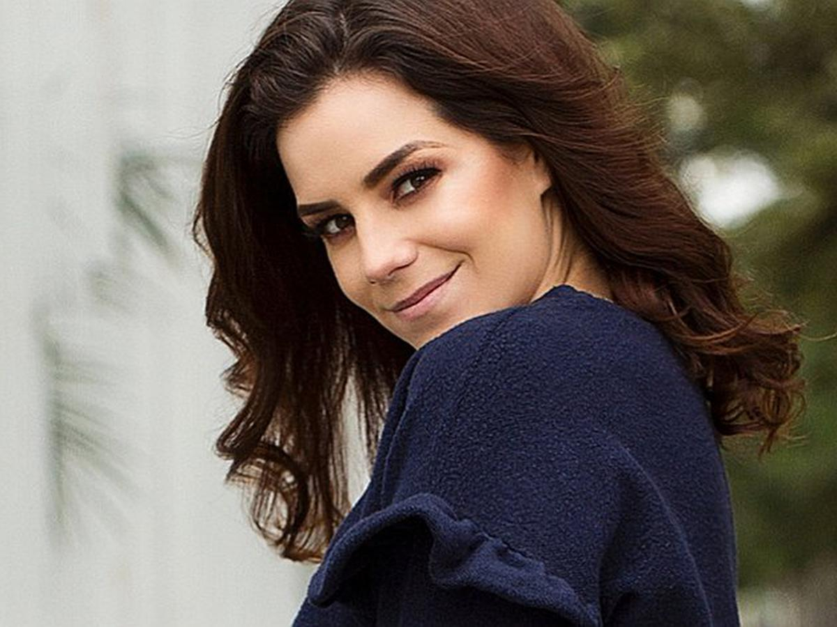 María Paz revela sus tres meses de embarazo y modela un encantador vestido