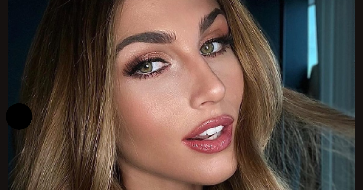 Alessia Rovegno inmortaliza el look glam con una desafiante pieza que ...