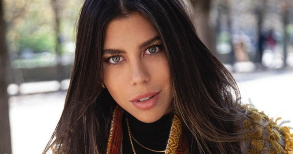 Alondra García se pasea por el mundo con unos shorts efecto piel que ...